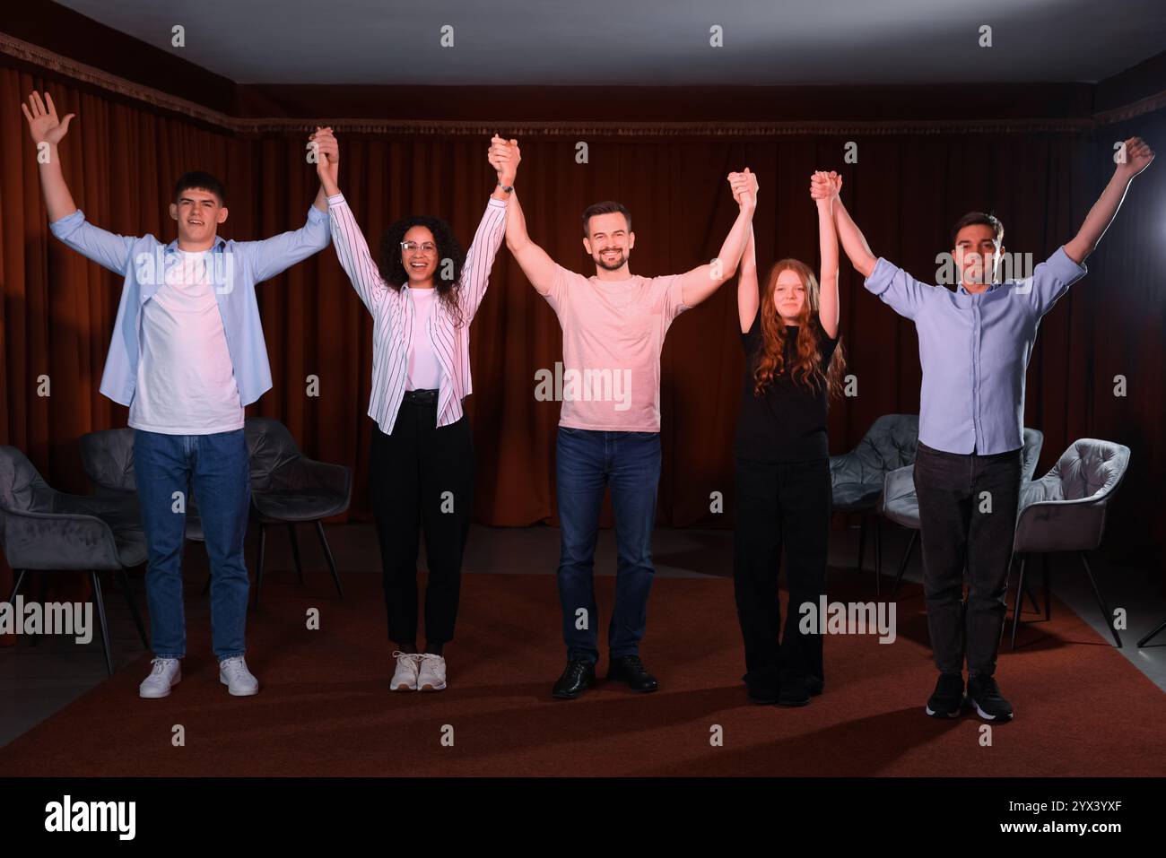 Professional actors bowing on stage in theatre Stock Photo - Alamy