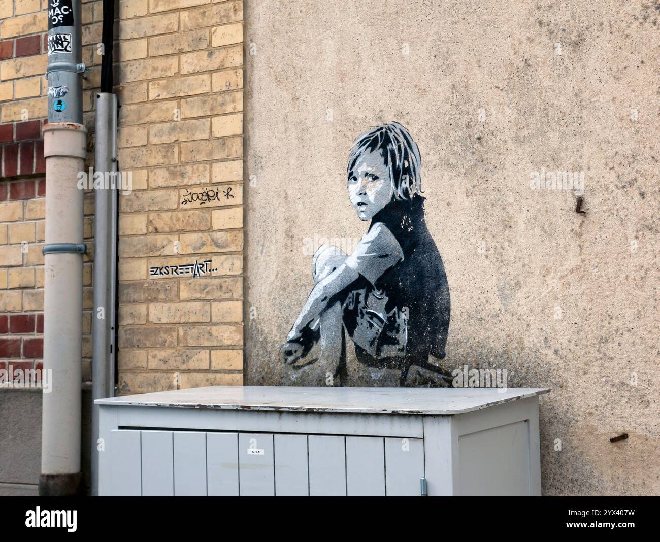 Street Art, by Eric Ze King, in the Place de l'Étape au Vin, Chartres ...