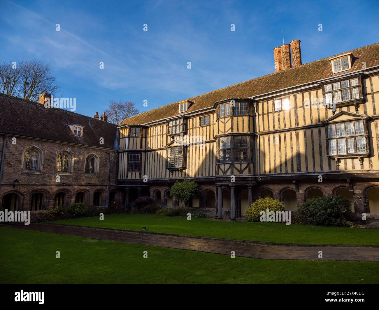 Cloister Court, Queens College, University of Cambridge, Cambridge ...