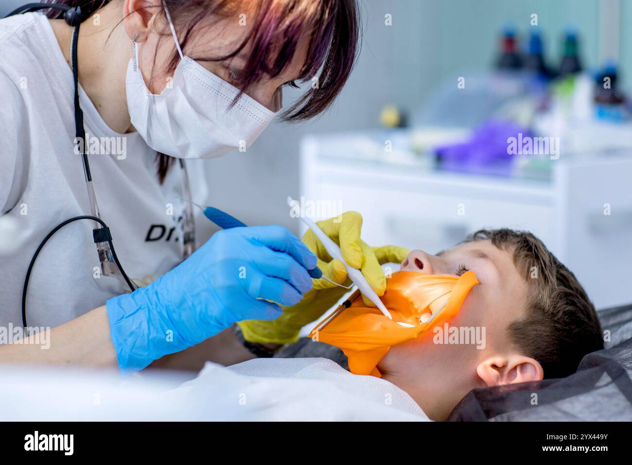 Childrens dentistry first examination hi-res stock photography and ...