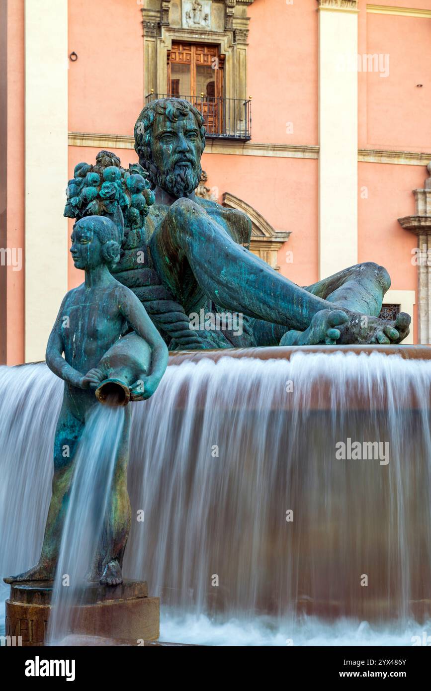 Neptune's statue, Turia fountain, Plaza de la Virgen, Valencia ...