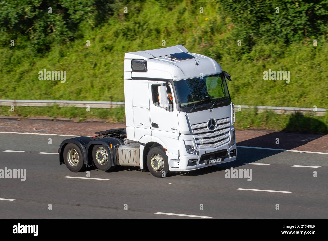 2015 white Mercedes-Benz Actros (4), Mercedes Benz 2545 6 X 2 Tractor ...