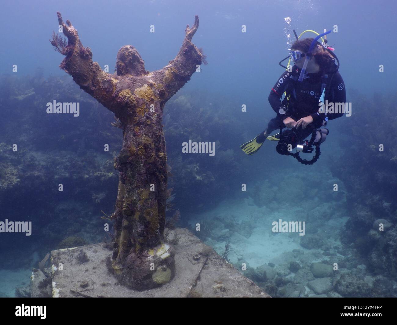 Diver looking at the statue of Jesus Christ underwater (Christ of the ...
