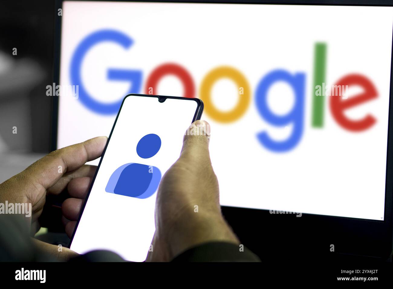 Google Contacts logo on phone screen Stock Photo - Alamy