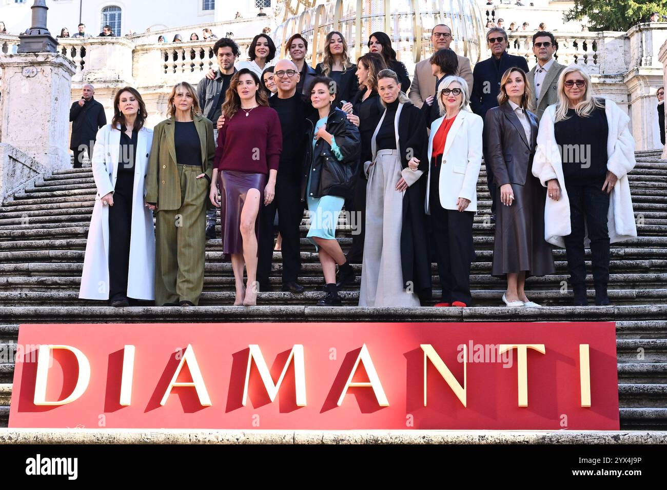 From left first row Elena Sofia Ricci, Paola Minaccioni, Luisa Ranieri ...