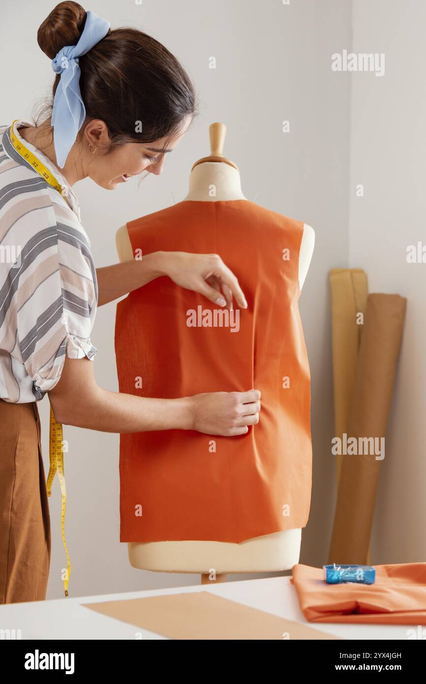 Clothes manufacturing hi-res stock photography and images - Alamy