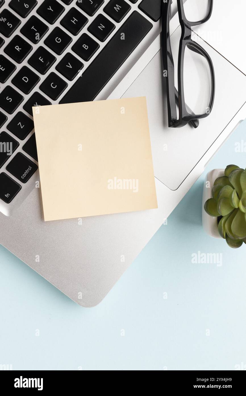 Top view empty post it laptop Stock Photo - Alamy