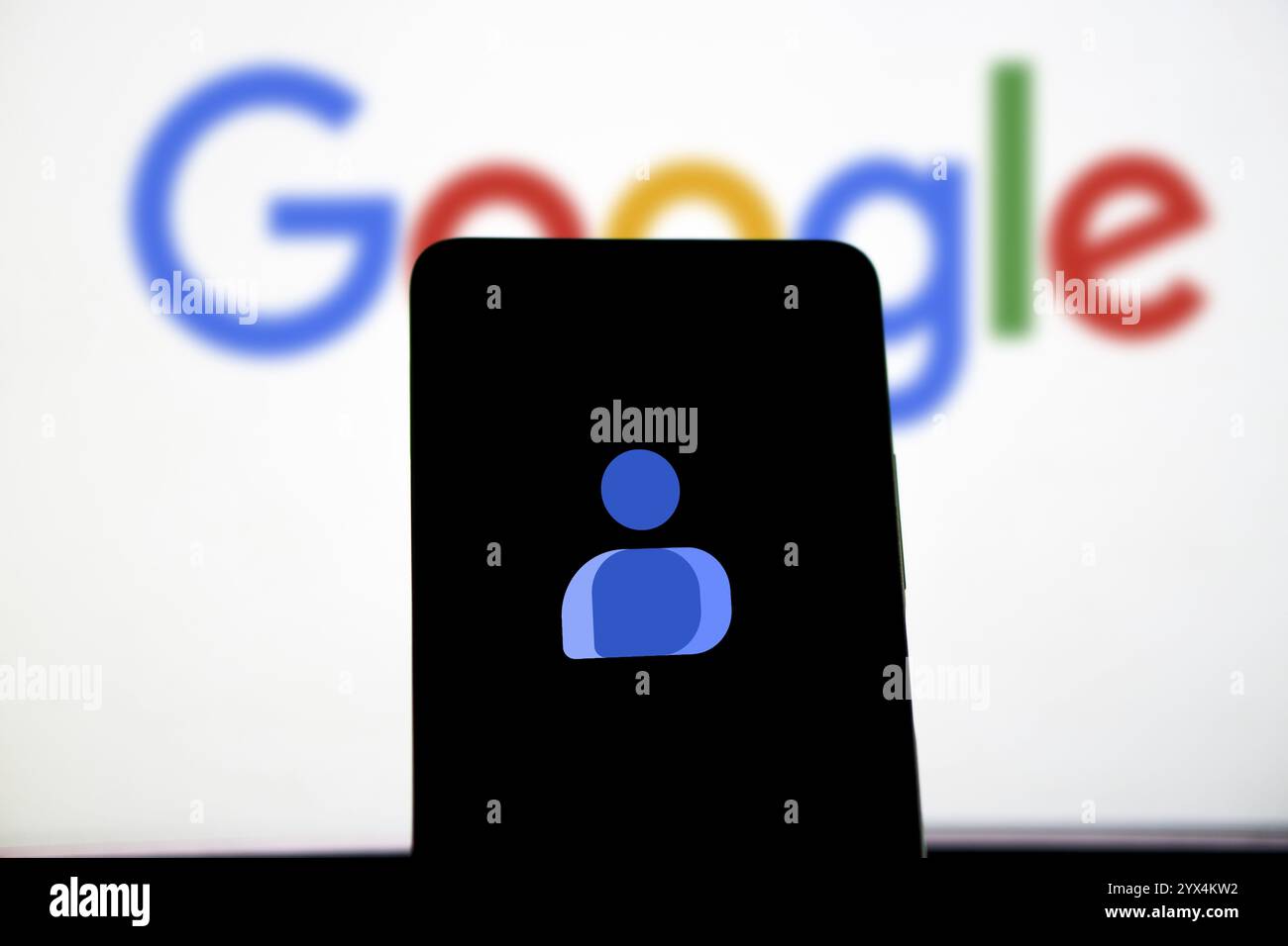 Google Contacts logo on phone screen Stock Photo - Alamy