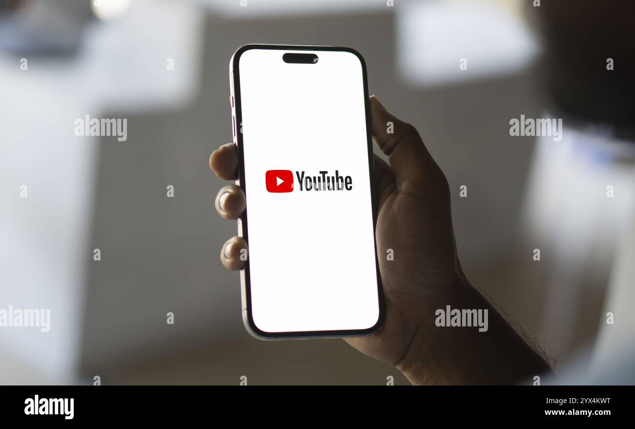 Youtube Logo on Smartphone Screen Stock Photo - Alamy