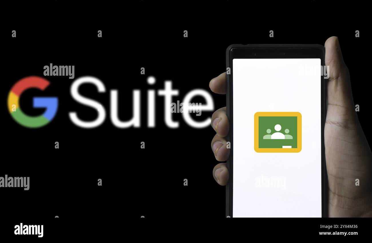 Google classroom logo on samrtphone Stock Photo - Alamy