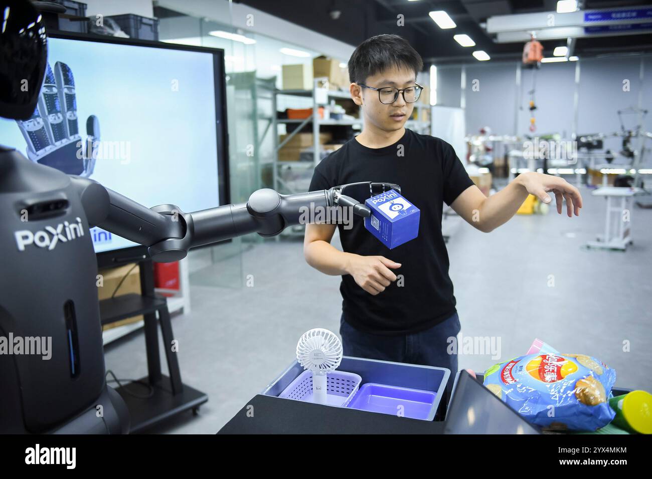 (241213) -- SHENZHEN, Dec. 13, 2024 (Xinhua) -- A staff member tests ...