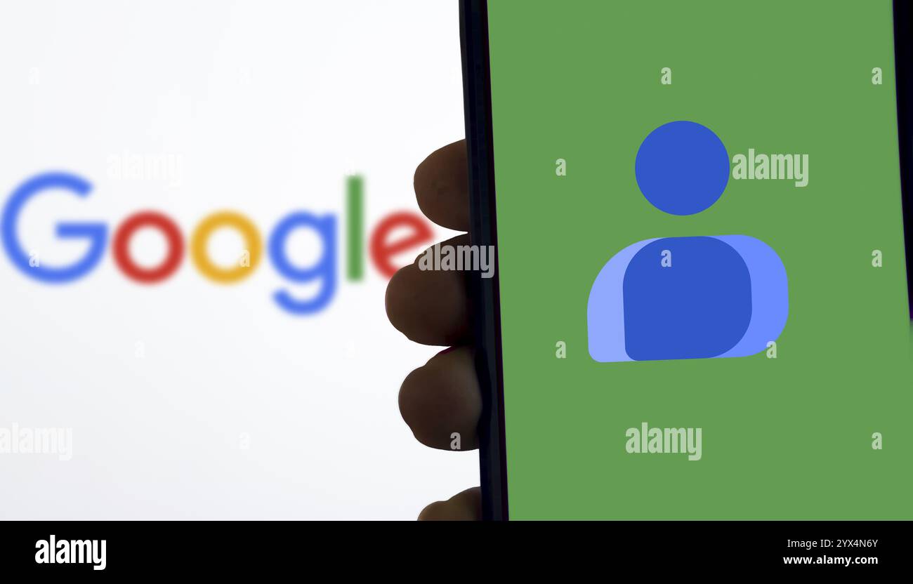 Google Contacts logo on phone screen Stock Photo - Alamy