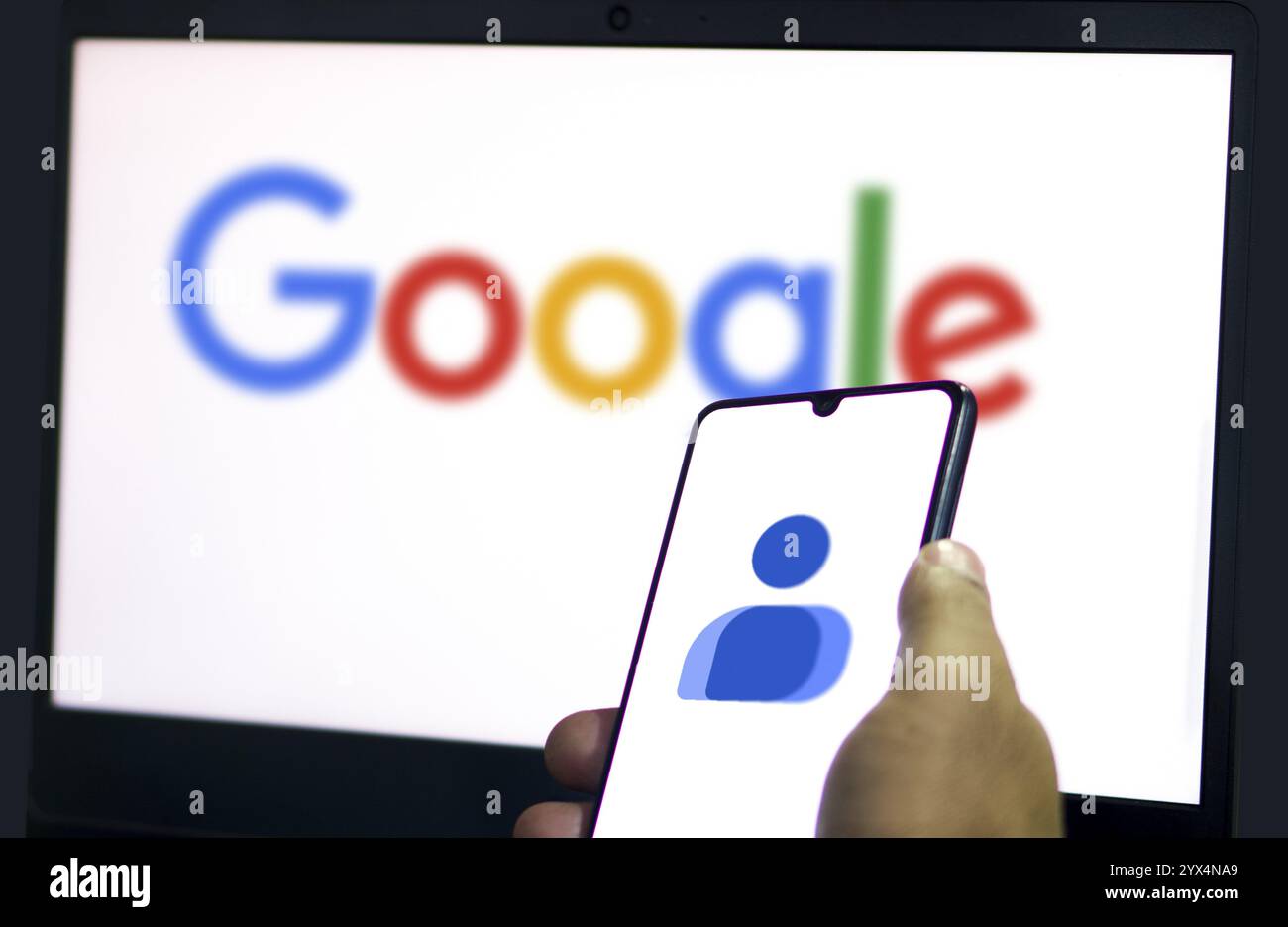 Google Contacts logo on phone screen Stock Photo - Alamy