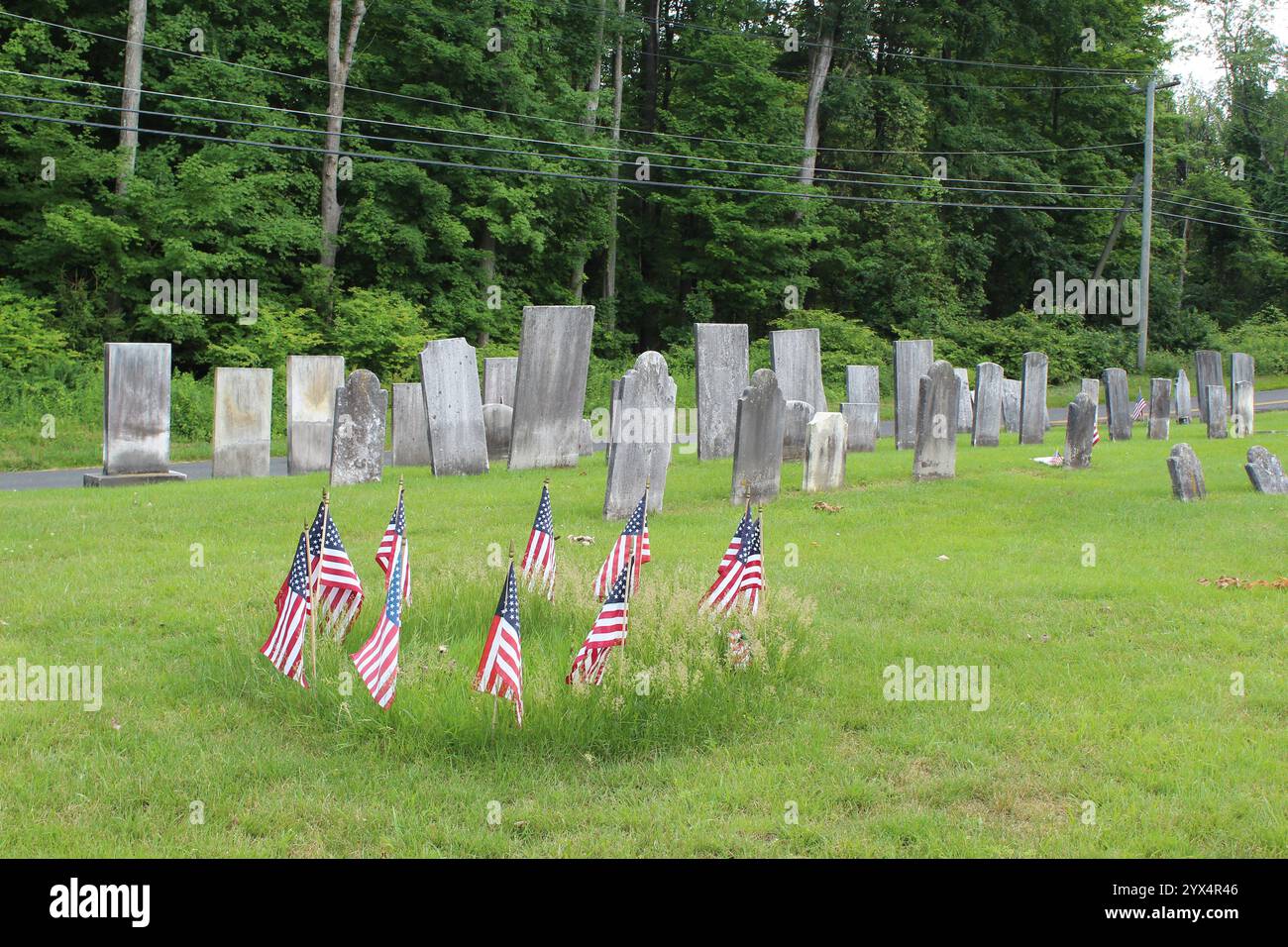 Veterans day flag old cemetery hi-res stock photography and images - Alamy