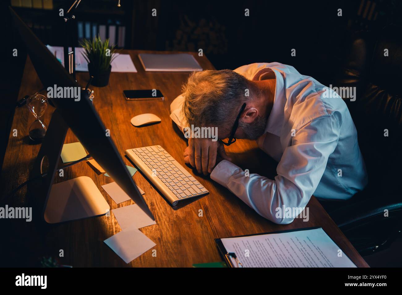 Old man trouble sleep hi-res stock photography and images - Alamy