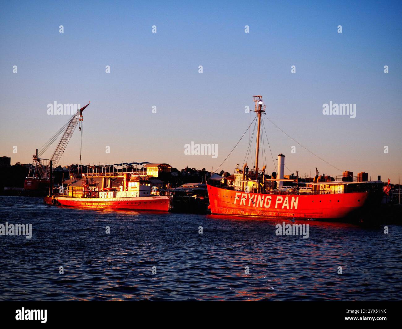 Hudson riverboats hi-res stock photography and images - Alamy