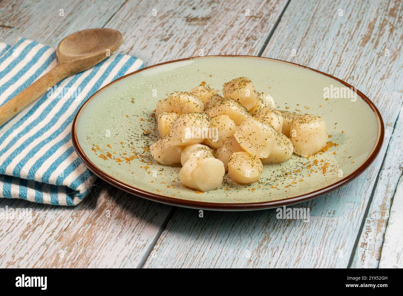 Raw scallop nut hi-res stock photography and images - Alamy