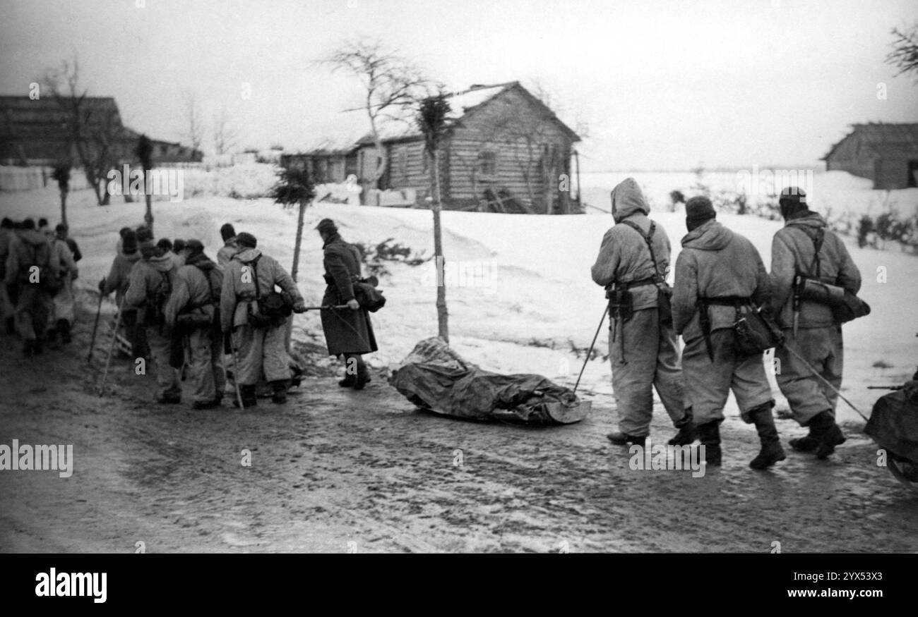 85) Russia 1943, Nov/Dec: infantrymen transport ammunition, rations and ...
