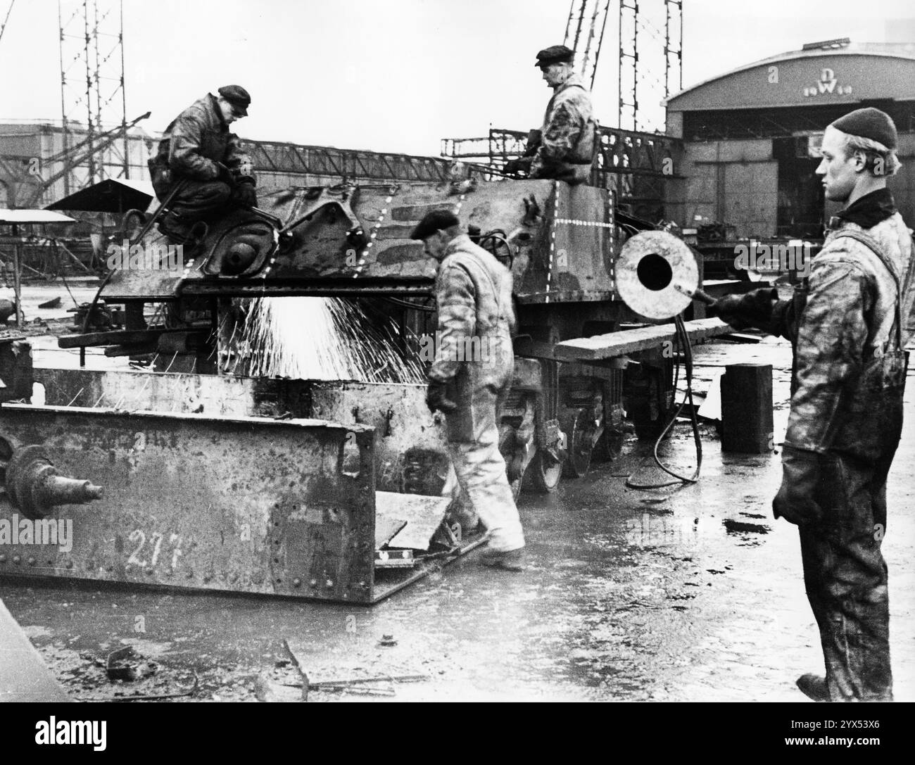 1949 Hamburg Port German shipyard welding work, English tanks are cut ...