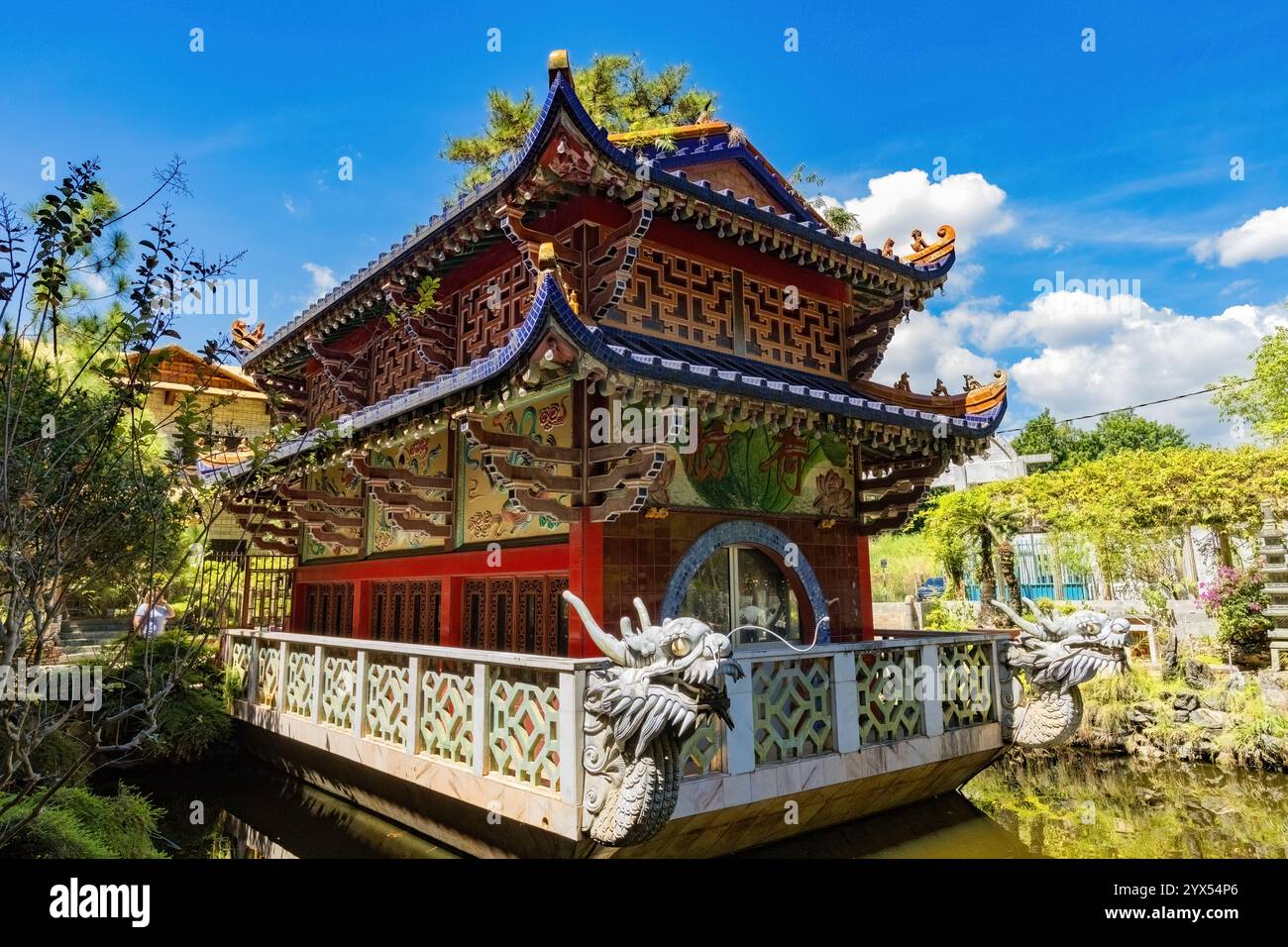 Beautiful Pagoda at Sam Poh Tong temple hidden in the mountains in Ipoh ...