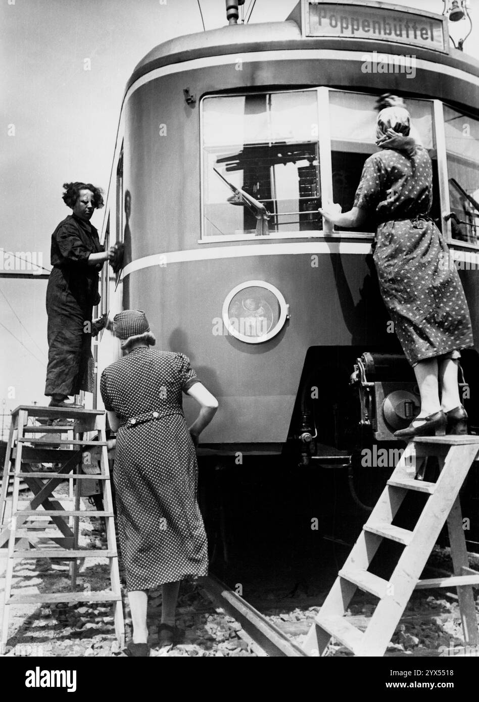 Cleaning by conscripted women during the war. [automated translation ...