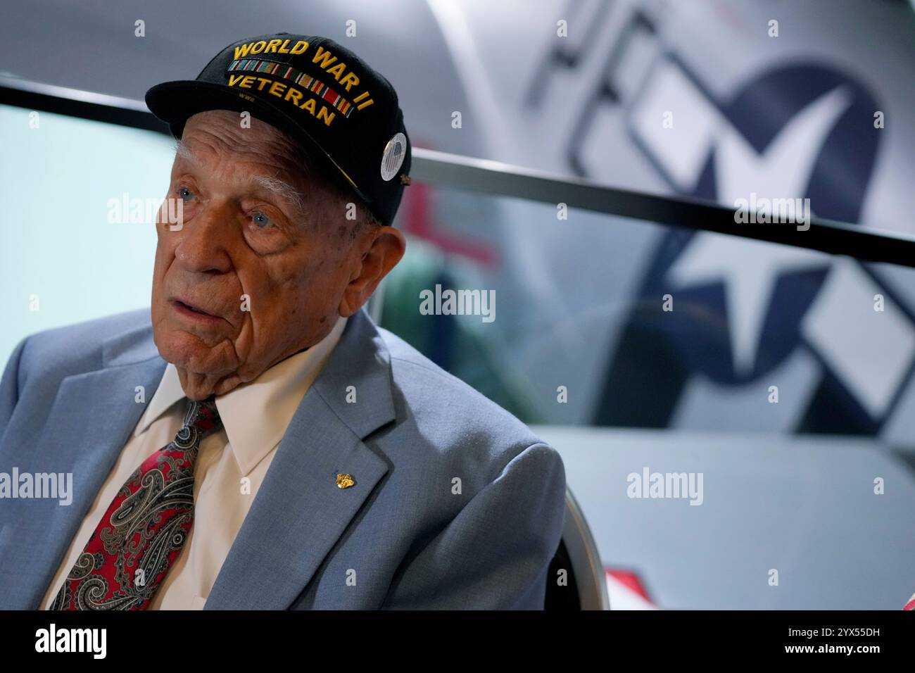 Veteran of WWII, Jack Einstein, from Virginia speaks with journalists ...