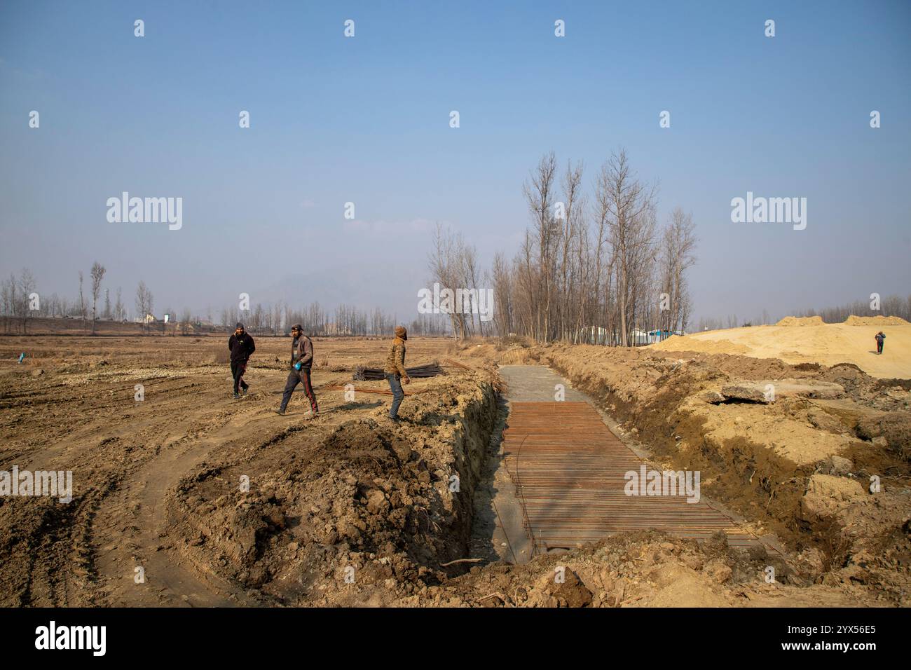 Srinagar, India. 13th Dec, 2024. Road construction workers seen at the under construction ...