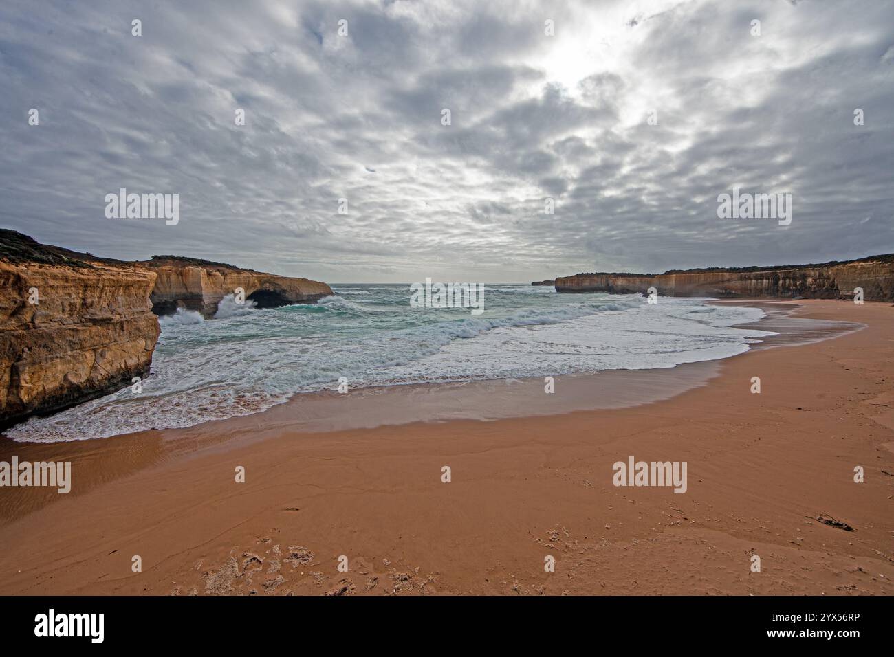 Beautiful limestone rock formation at London Arch along Great Ocean ...