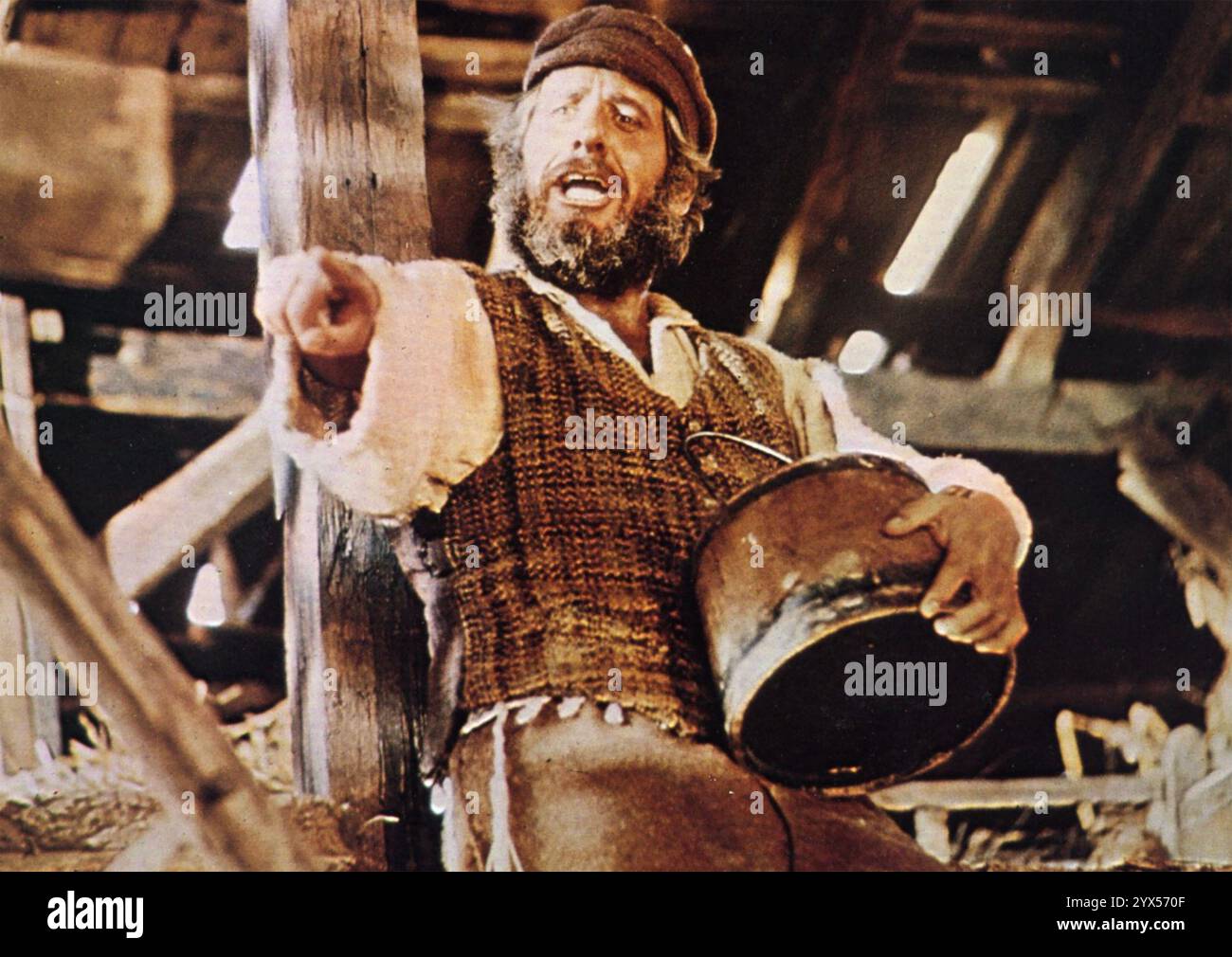 FIDDLER ON THE ROOF 1971 United Artists film with Chaim Topol Stock ...