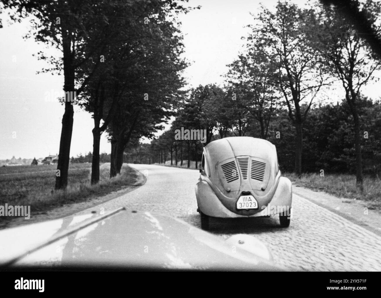 Allee with VW Beetle from behind without rear window. These cars were ...