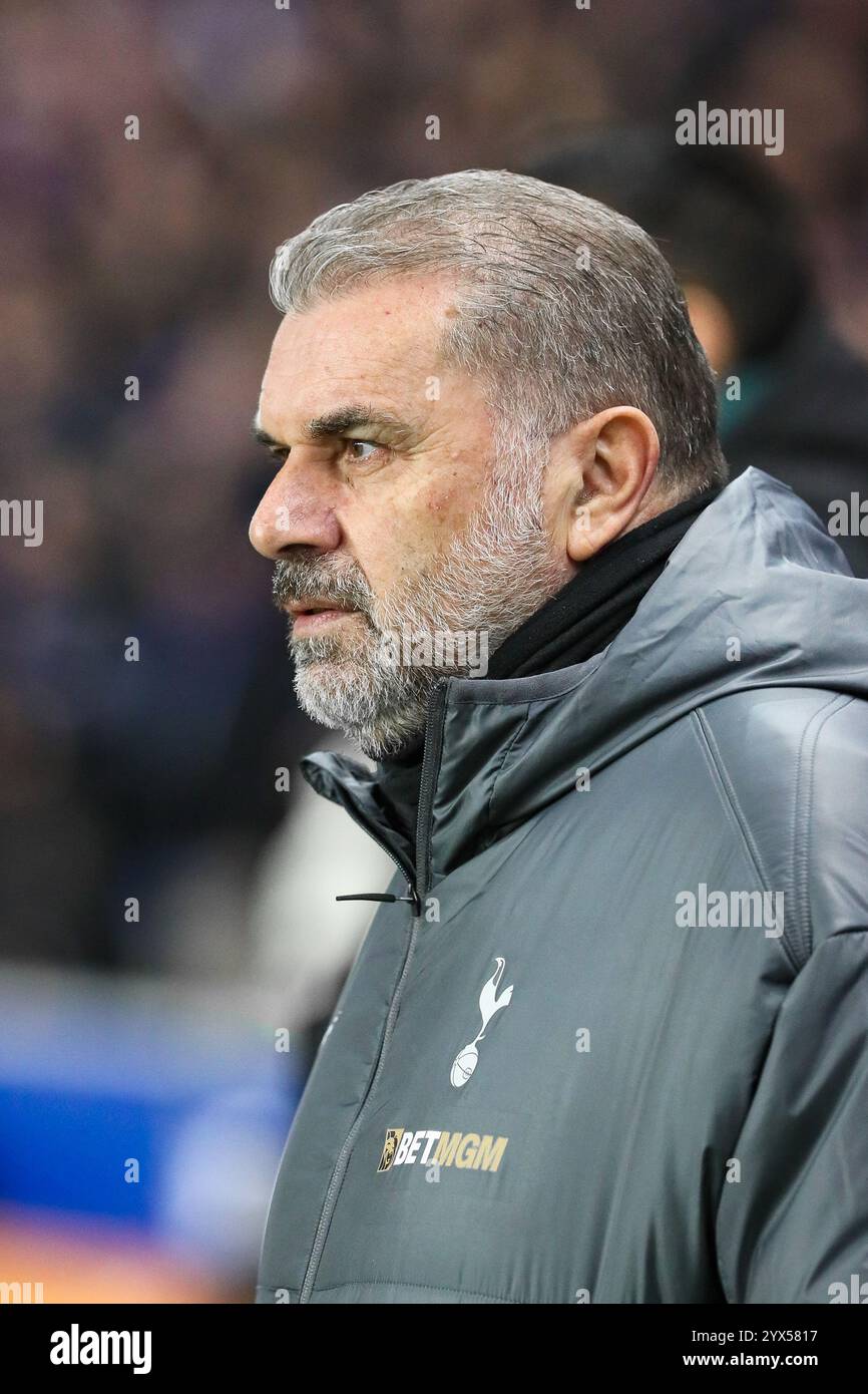 Tottenham hotspur team coach hi-res stock photography and images - Alamy