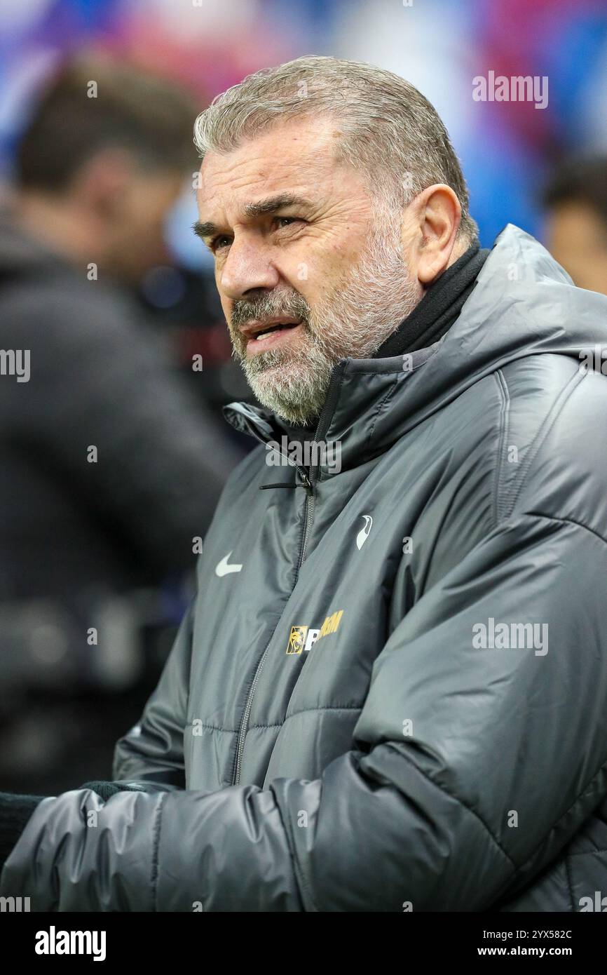 Tottenham hotspur team coach hi-res stock photography and images - Alamy