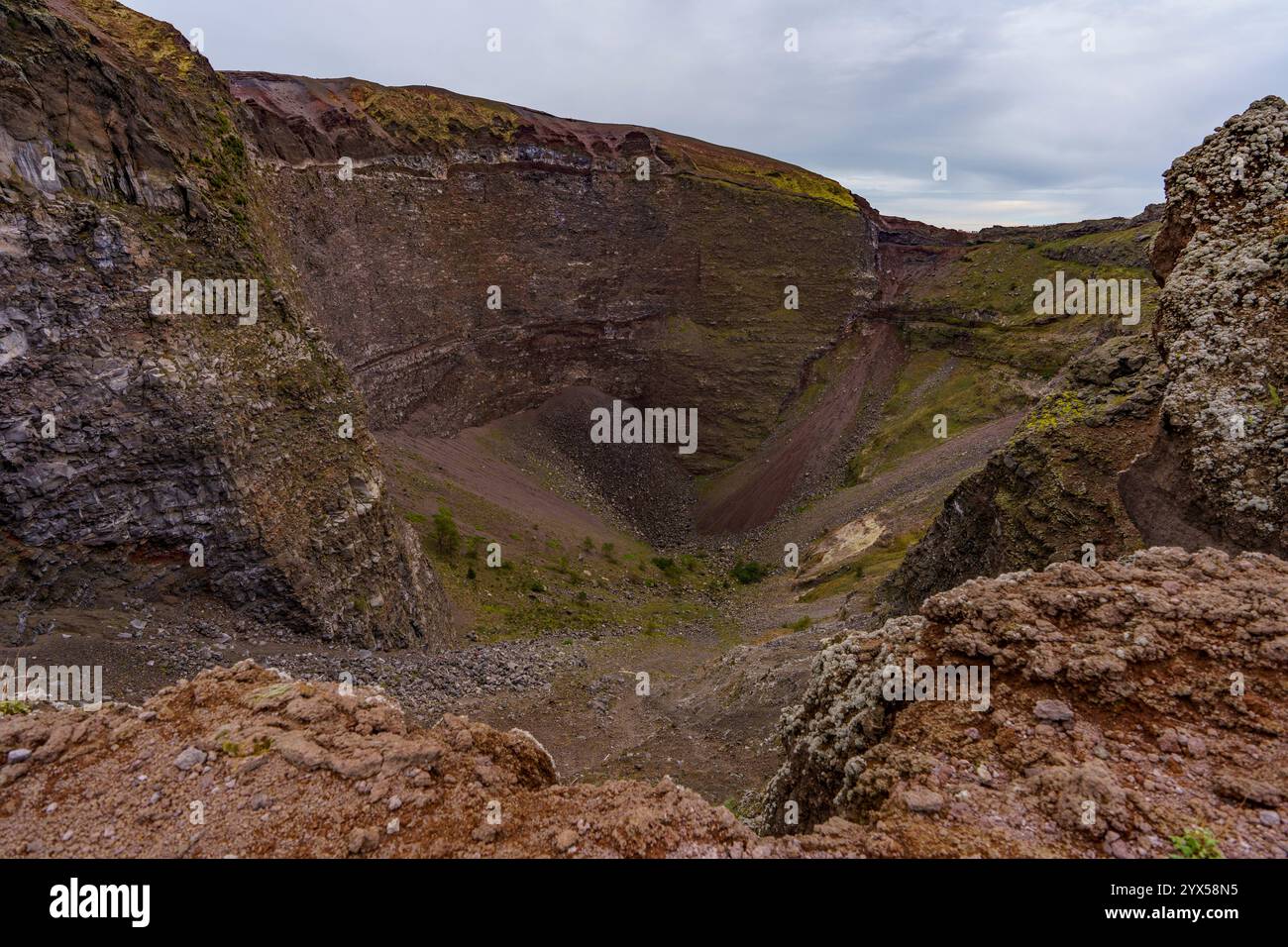 View into the interior of the extinct volcano Vesuvius Stock Photo - Alamy