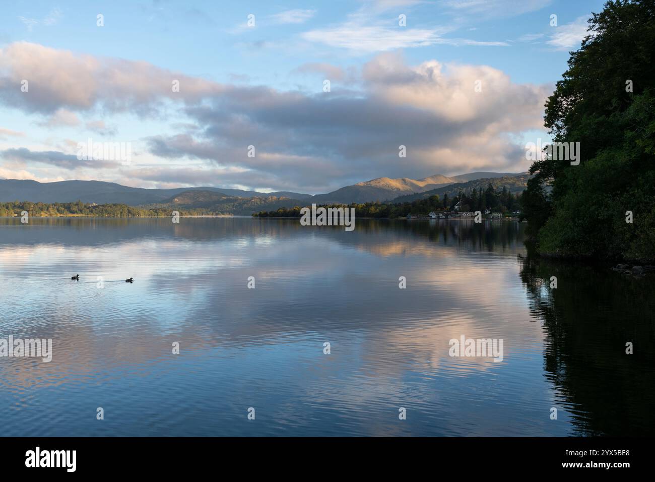 Dawn at Lake Windermere in the Lake District national park, Cumbria ...