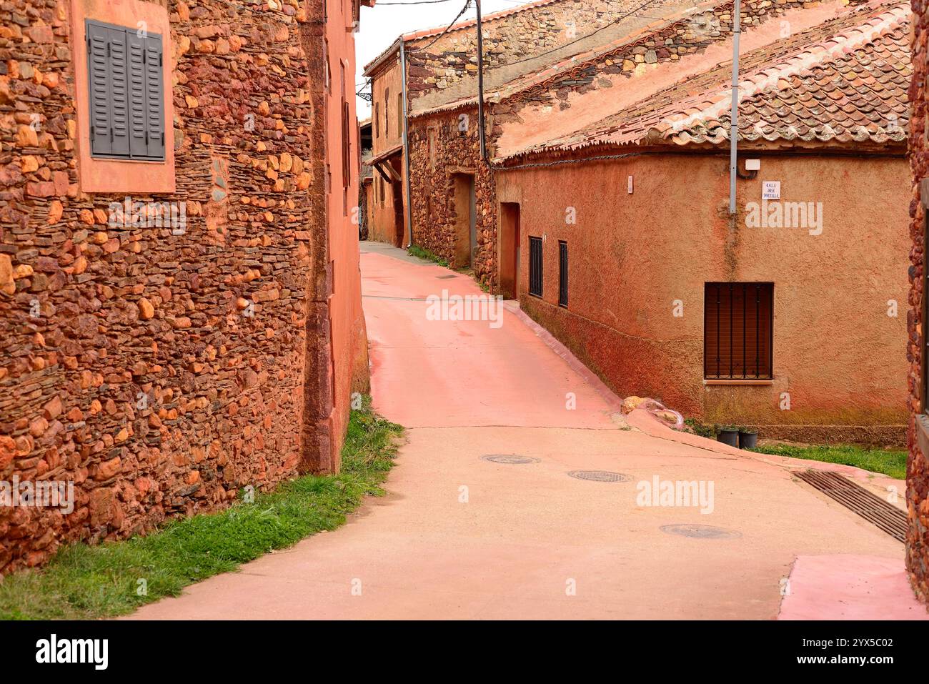 Red village of Villacorta, Segovia, Spain Stock Photo - Alamy