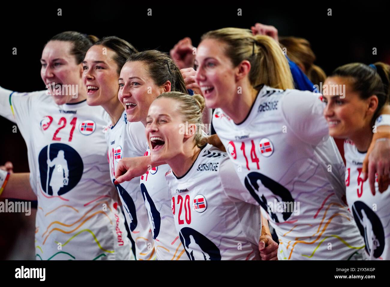 Vienna, Austria 20241213. The handball girls celebrate victory in the ...