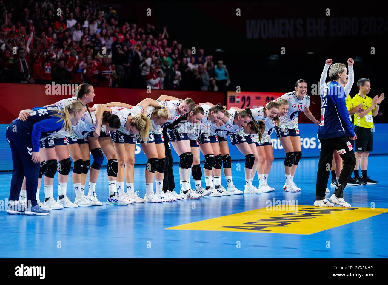 Vienna, Austria 20241213. The Handball girls celebrate victory in the ...