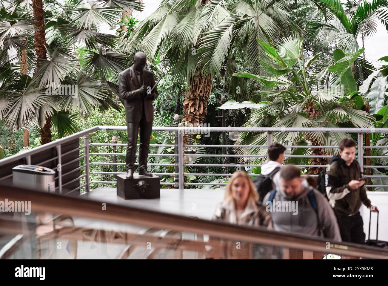 Passengers on a sliding scale with monument to commercial agent statue ...