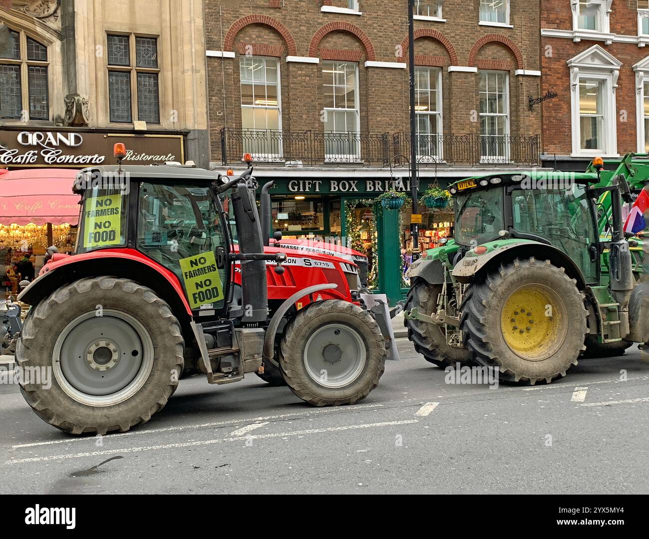 London 11-12-24. British farmers blockade the streets in Westminster in ...