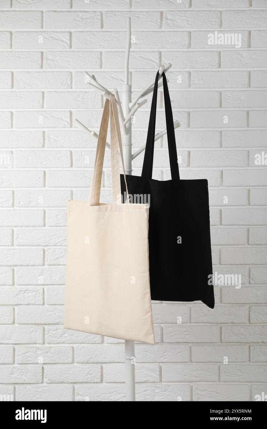 Clothing recycle logo hi-res stock photography and images - Alamy