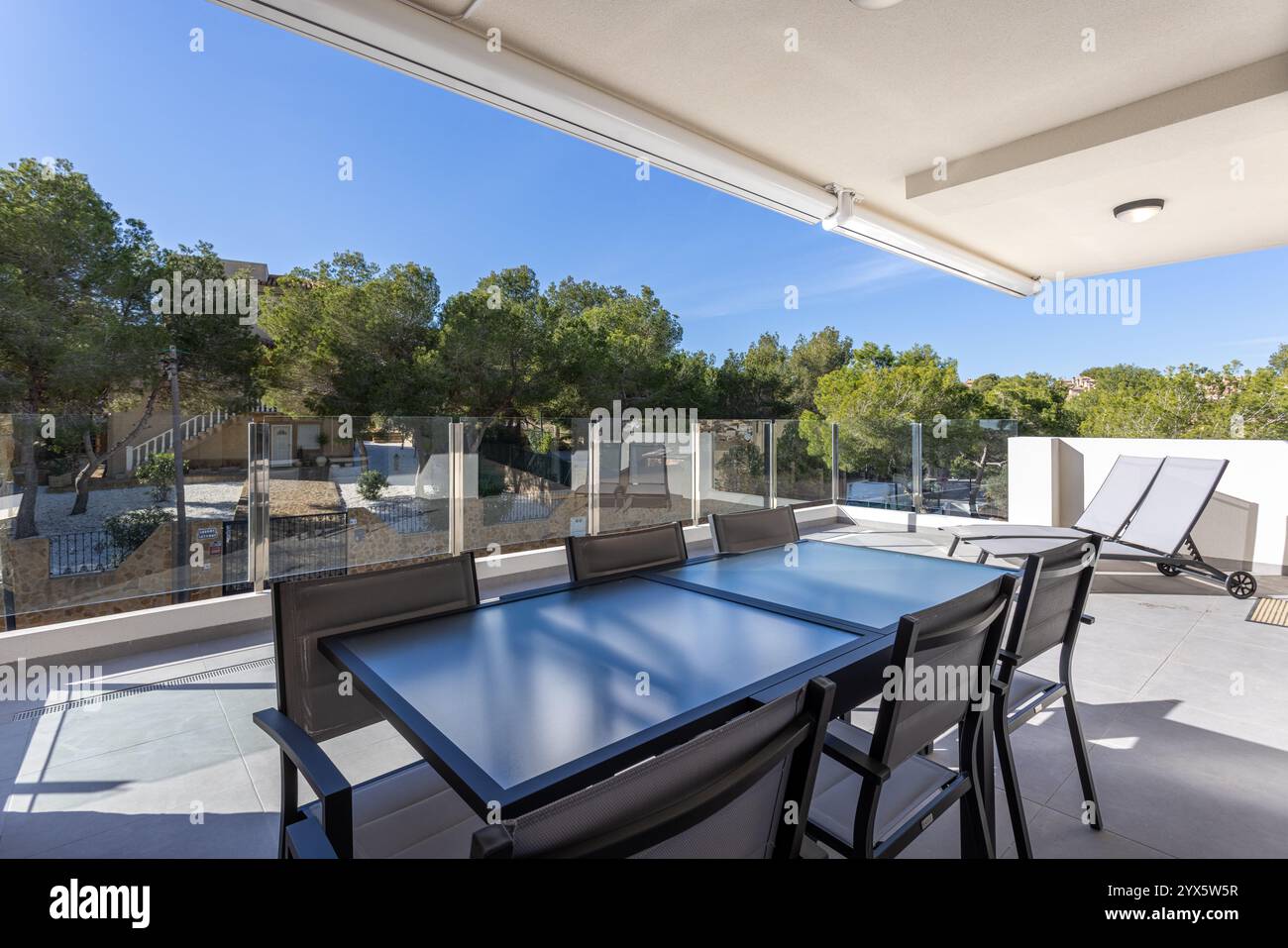 Sleek outdoor dining space hi-res stock photography and images - Alamy