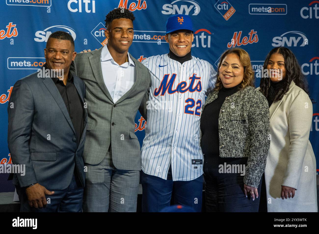 New York Mets outfielder Juan Soto #22 and members of his family pose ...