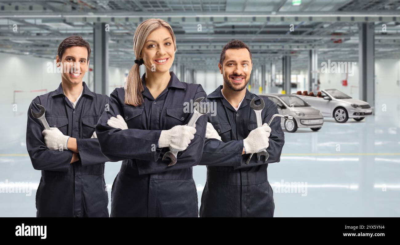 Technician working garage hi-res stock photography and images - Alamy