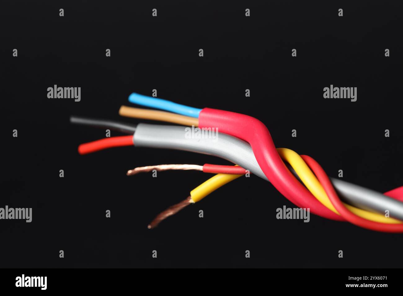 Electrical cord with exposed wires hi-res stock photography and images ...