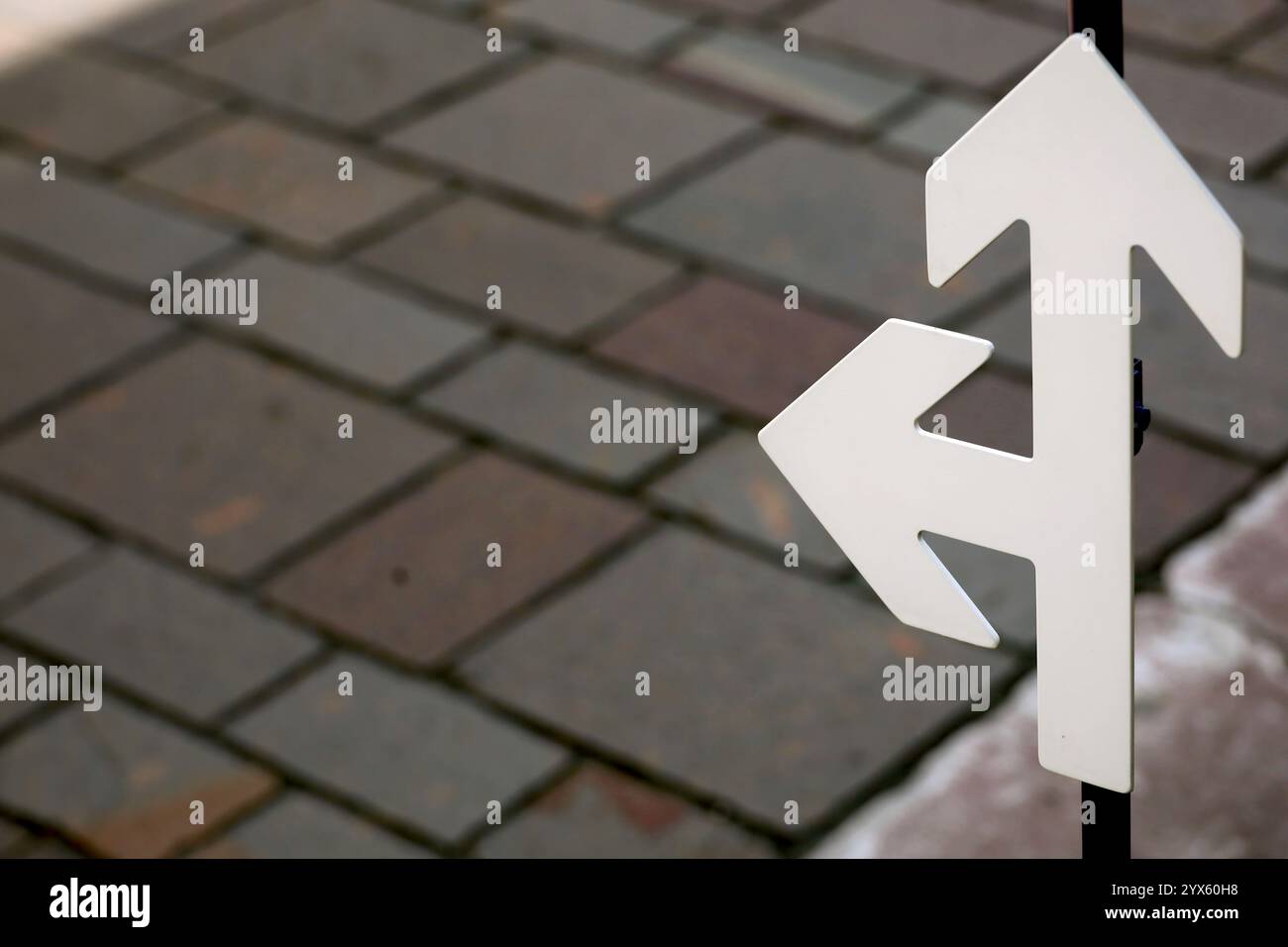 Footpath direction arrow hi-res stock photography and images - Alamy