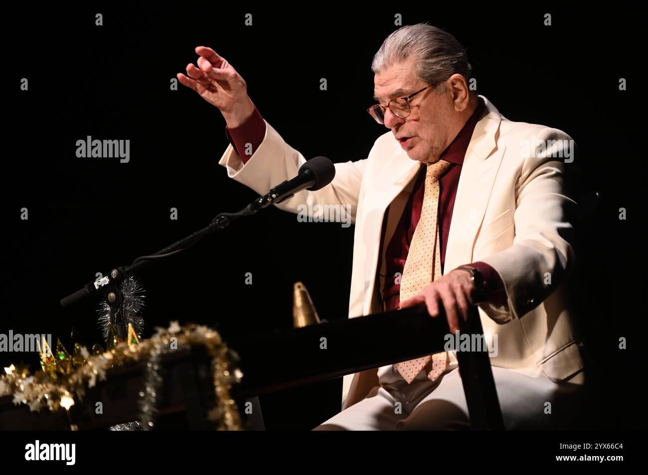 Erwin Steinhauer, Jingle Bells, musikalische Lesung, Oval, Salzburg ...