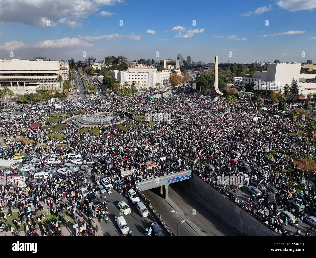 People gather at the mosque and its surroundings with Syrian revolution ...