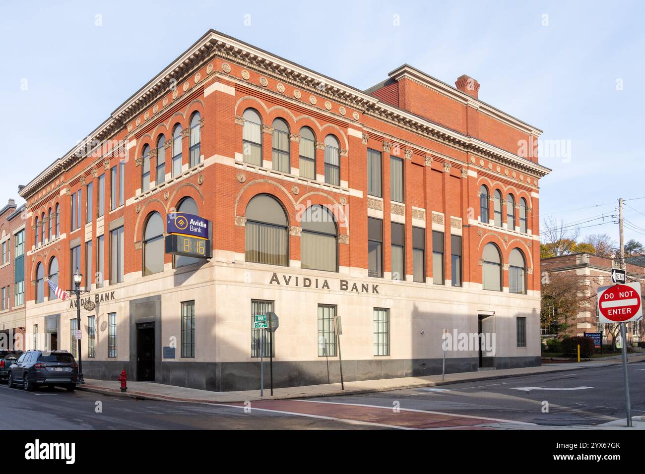 Bank corporate hi-res stock photography and images - Alamy