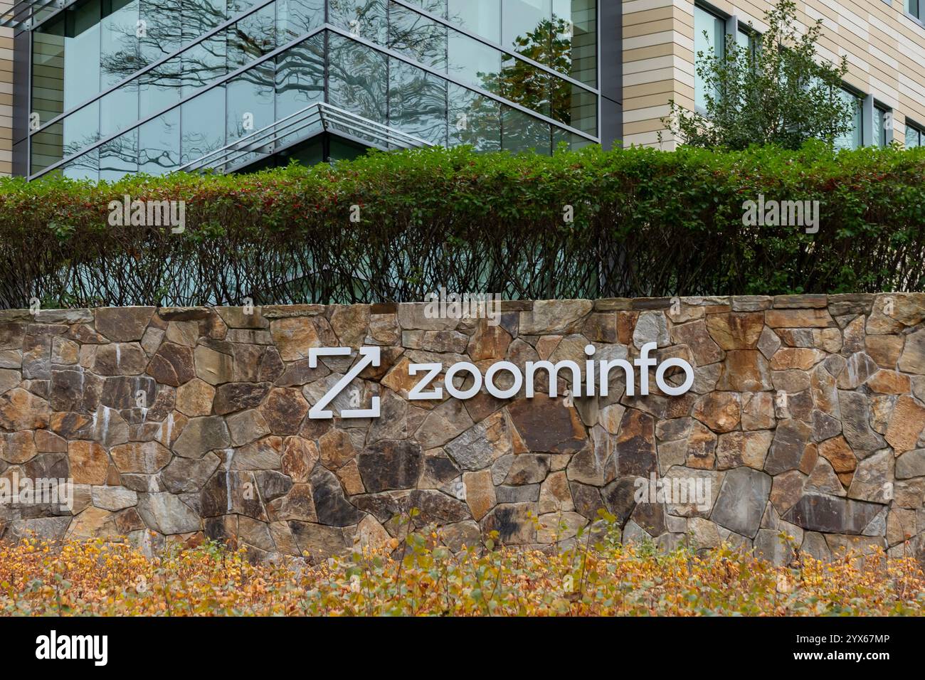 Zoominfo hi-res stock photography and images - Alamy
