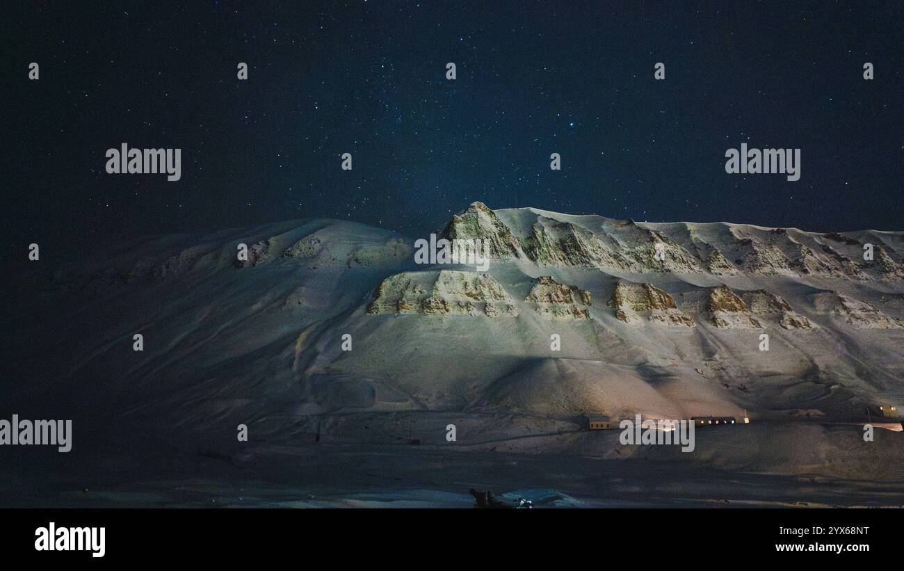 Snowy mountains in the starry polar night in Longyearbyen, Svalbard ...